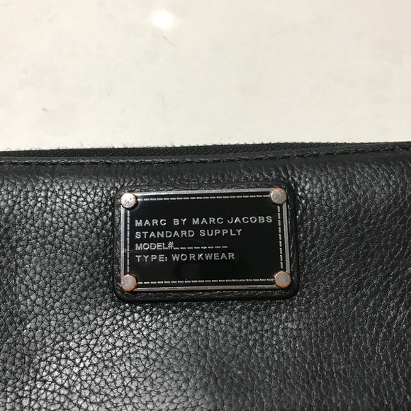Marc By Marc Jacobs | Bags | Marc By Marc Jacobs Leather Zipper Wallet ...